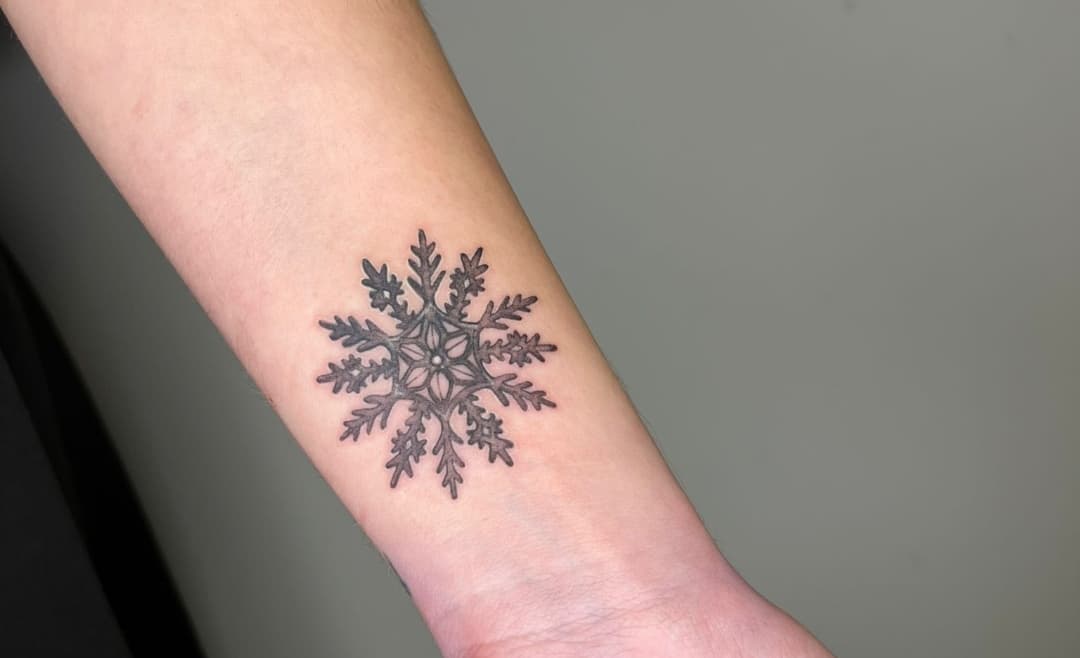 50+ Unique Snowflake Tattoo Concepts for Delicate Beauty - Psycho Tats