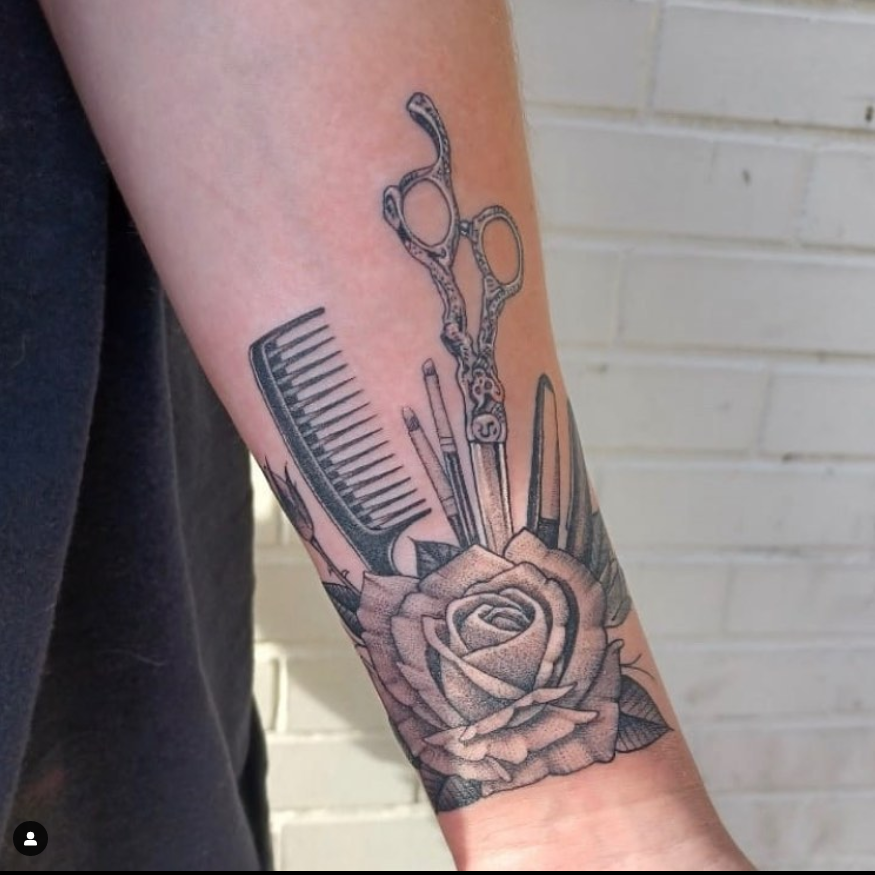 23 Amazing Hair Stylist Tattoo Styles And Ideas - Psycho Tats