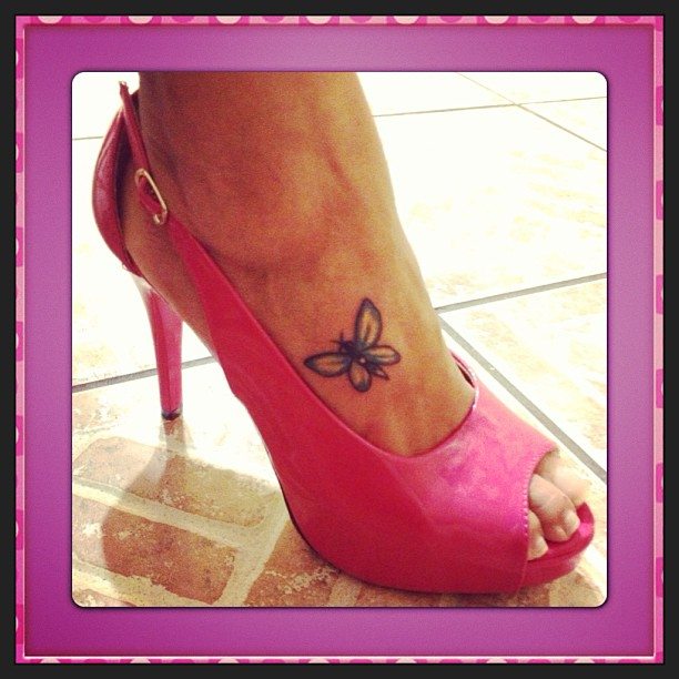 73 Delightful And Creative On Foot Butterfly Tattoo For Lovers - Psycho ...