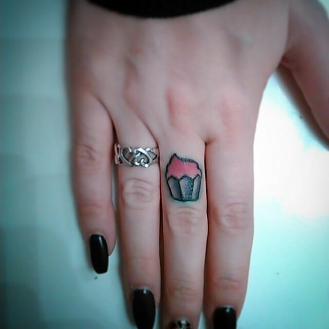 82 Breathtaking Inner And Side Finger Tattoos For This Year - Psycho Tats