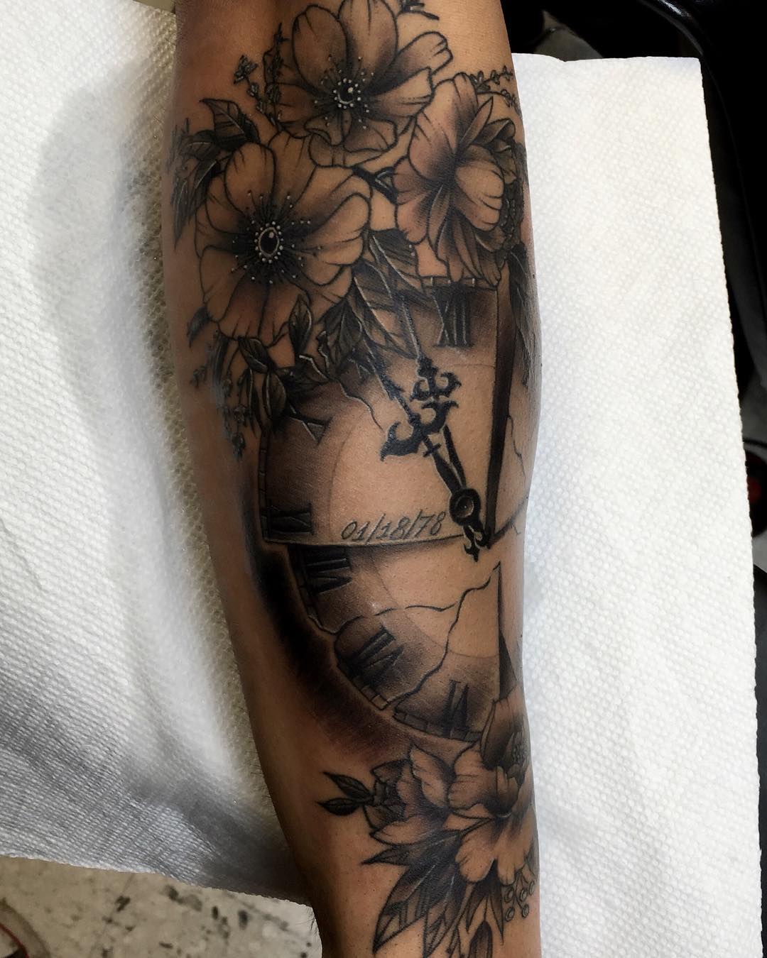60 Floral Moments: Captivating Flower Clock Tattoos to Inspire - Psycho ...