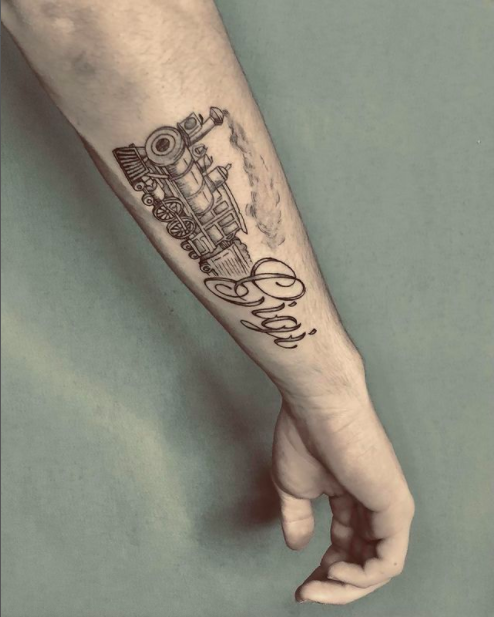 71 Catchy Tattoos Ideas and Design of Cool Names - Psycho Tats