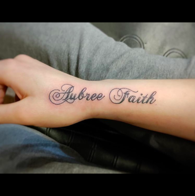 71 Catchy Tattoos Ideas and Design of Cool Names - Psycho Tats