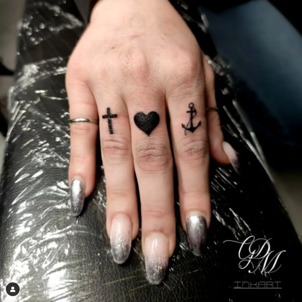 47 Amazing Love Heart Tattoos Ideas and Design for Finger - Psycho Tats