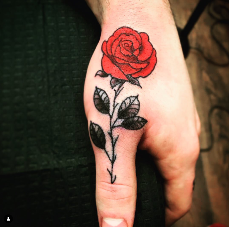 56 Adorable Hand Tattoos Featuring Nature’s Floral Elegance - Psycho Tats