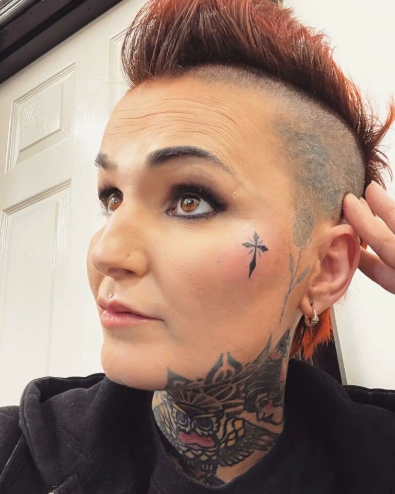 27 Beautiful Cross Tattoos for Tattoo Lovers - Psycho Tats