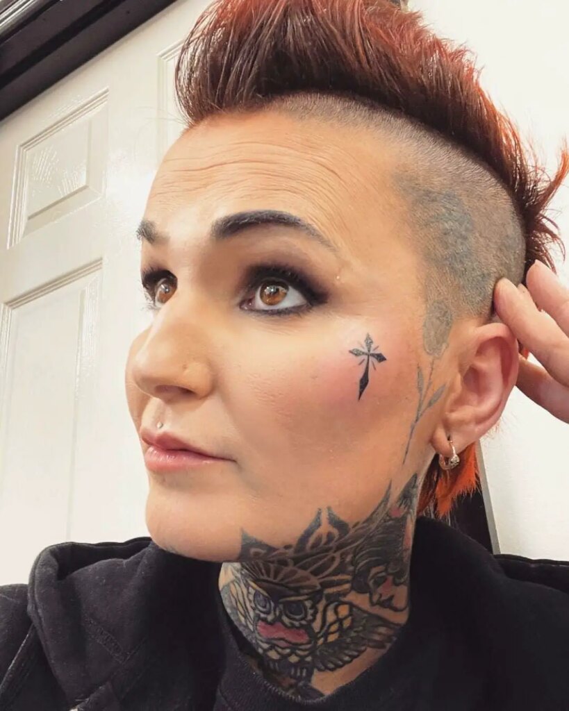 27 Beautiful Cross Tattoos for Tattoo Lovers - Psycho Tats