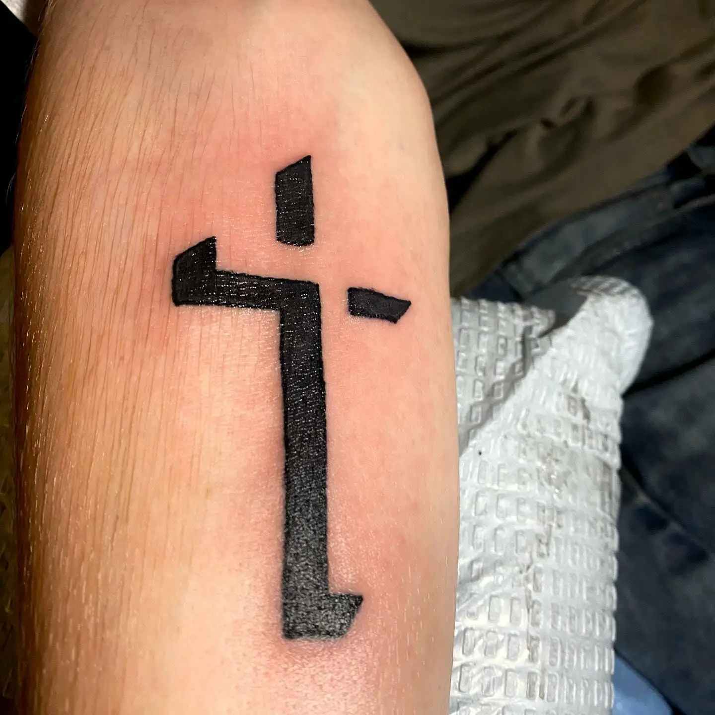 27 Beautiful Cross Tattoos for Tattoo Lovers - Psycho Tats