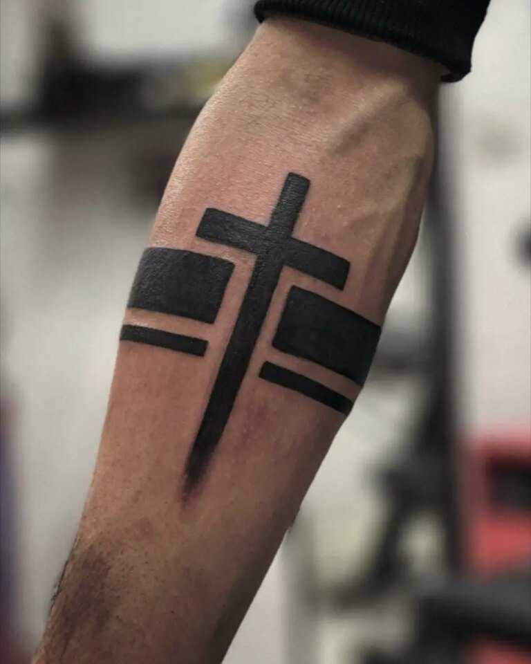 27 Beautiful Cross Tattoos for Tattoo Lovers - Psycho Tats