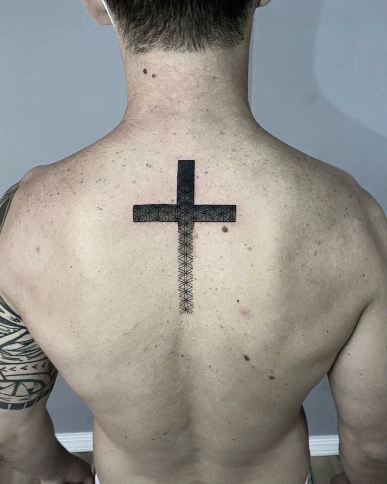 27 Beautiful Cross Tattoos for Tattoo Lovers - Psycho Tats