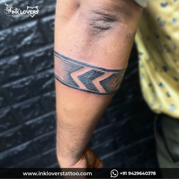38 Bands of Art: Exploring Armband Tattoo Designs - Psycho Tats
