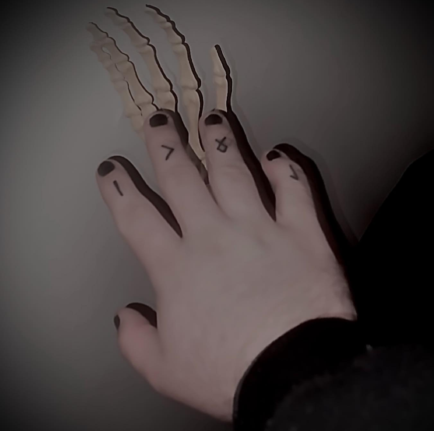 68 Classy and Glorious Finger Tattoos Ideas and Designs for Women ...