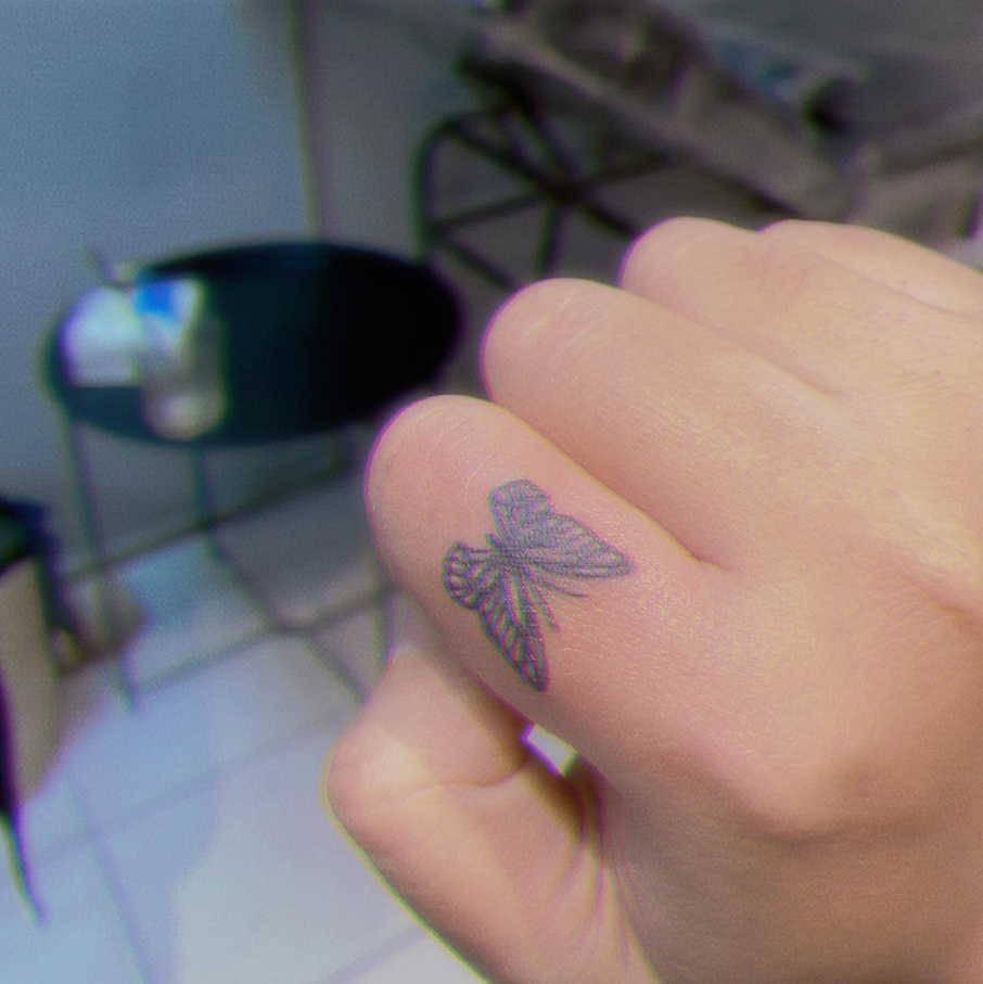 68 Classy and Glorious Finger Tattoos Ideas and Designs for Women ...