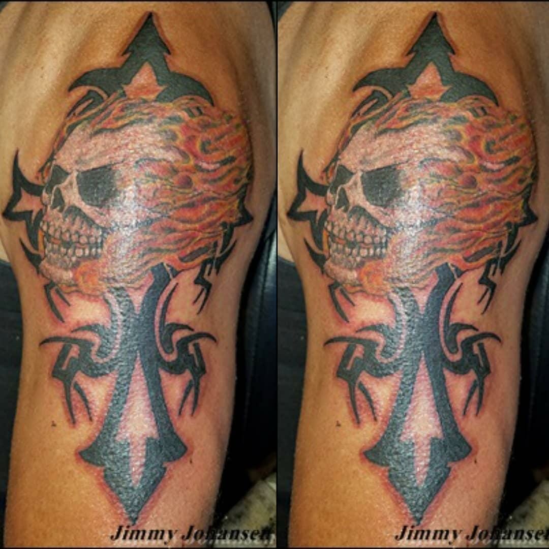 50 Cross Tattoo Concepts for Shoulder: Blending Faith and Aesthetics ...