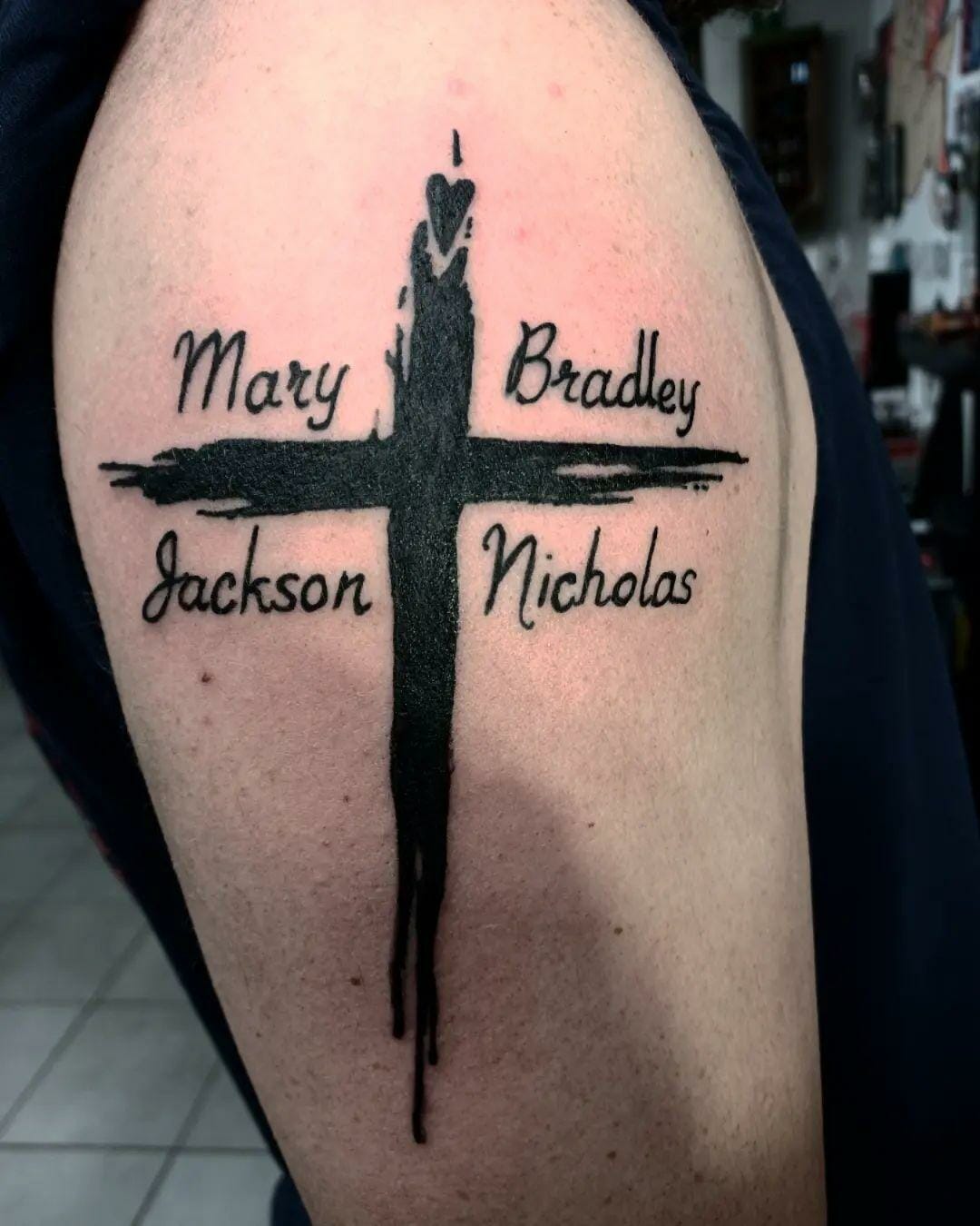 50 Cross Tattoo Concepts for Shoulder: Blending Faith and Aesthetics ...