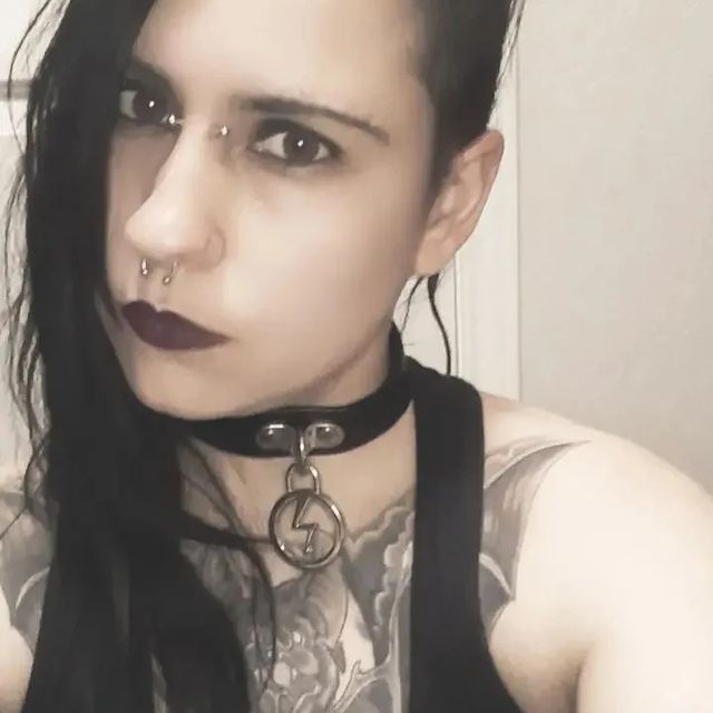 3+ Cool Bridge Piercing Ideas That You Can’t Stop Looking - Psycho Tats