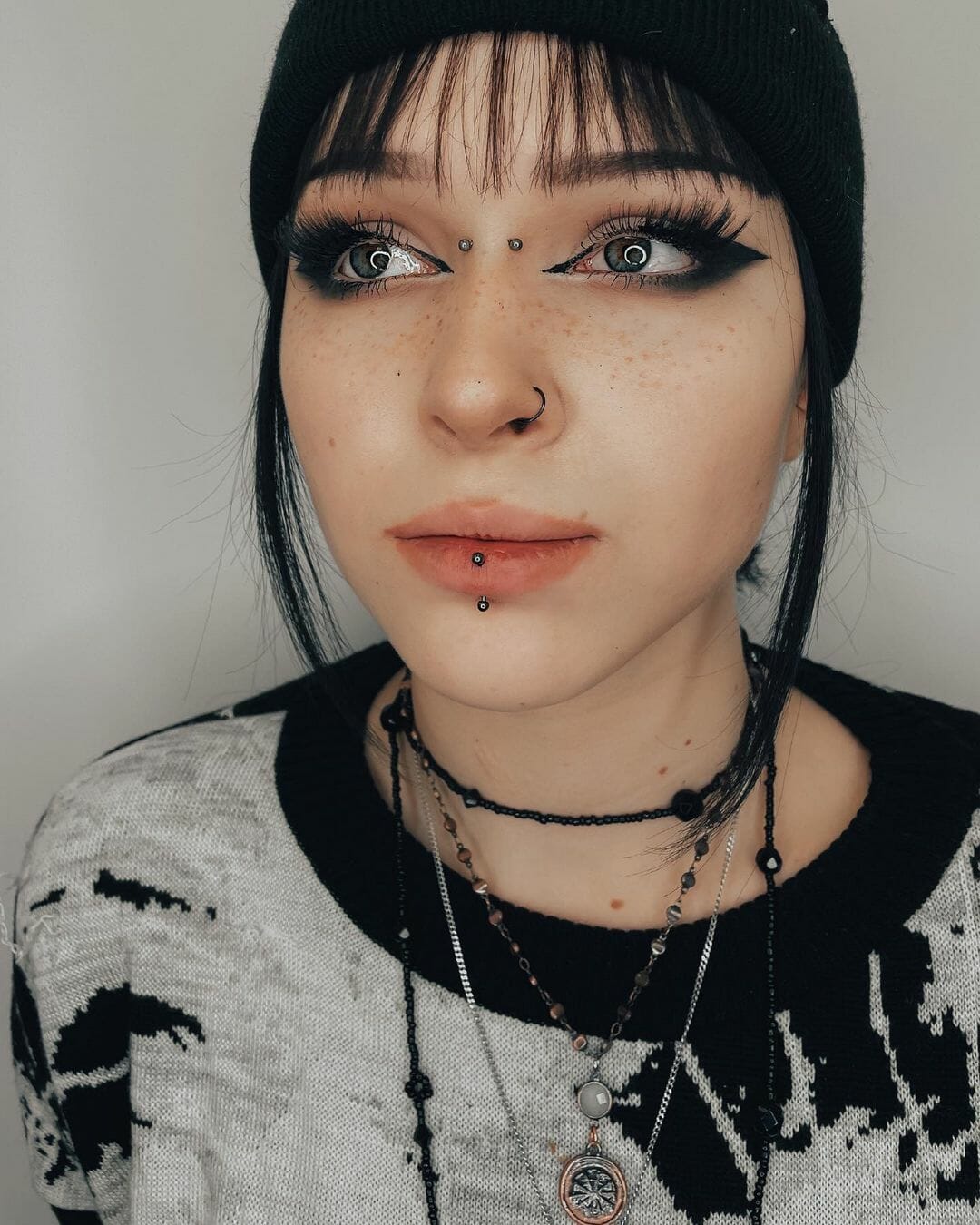 10+ Awe-Inspiring Labret Piercing Design Ideas That Are Enough To ...