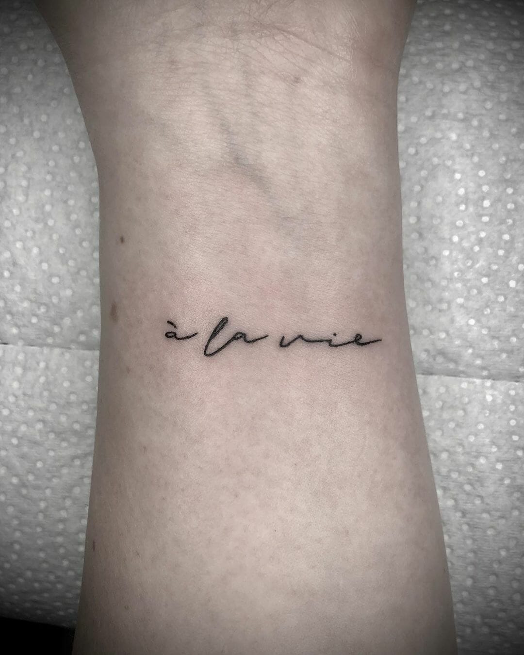 71 Captivating Name Tattoos for Your Wrist – Everlasting Impressions ...