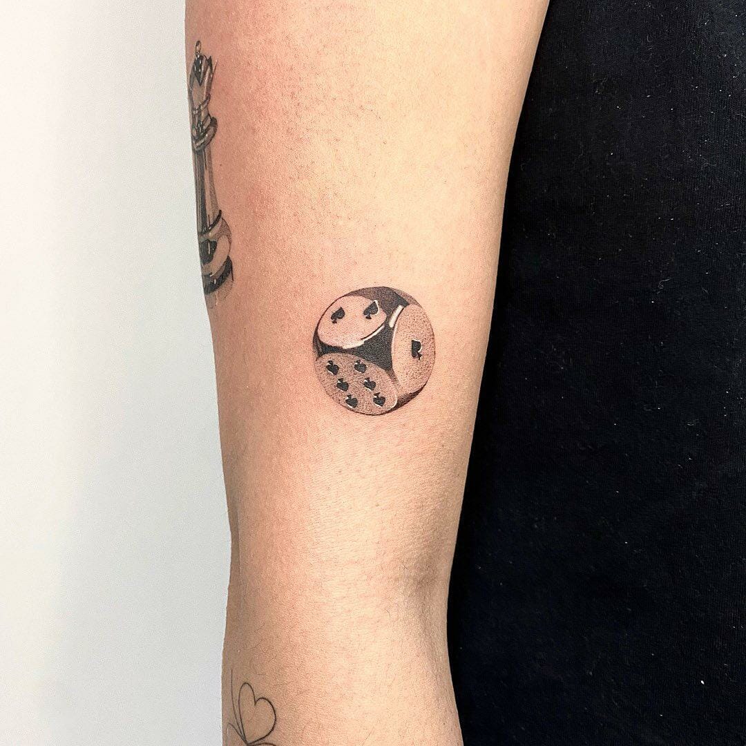 36 Delightful and Iconic Dice Tattoo With Gleaming Personality - Psycho ...