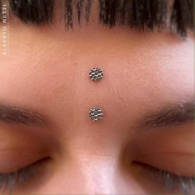 6+ Stunning Surface Piercing Ideas That You Can Admire - Psycho Tats