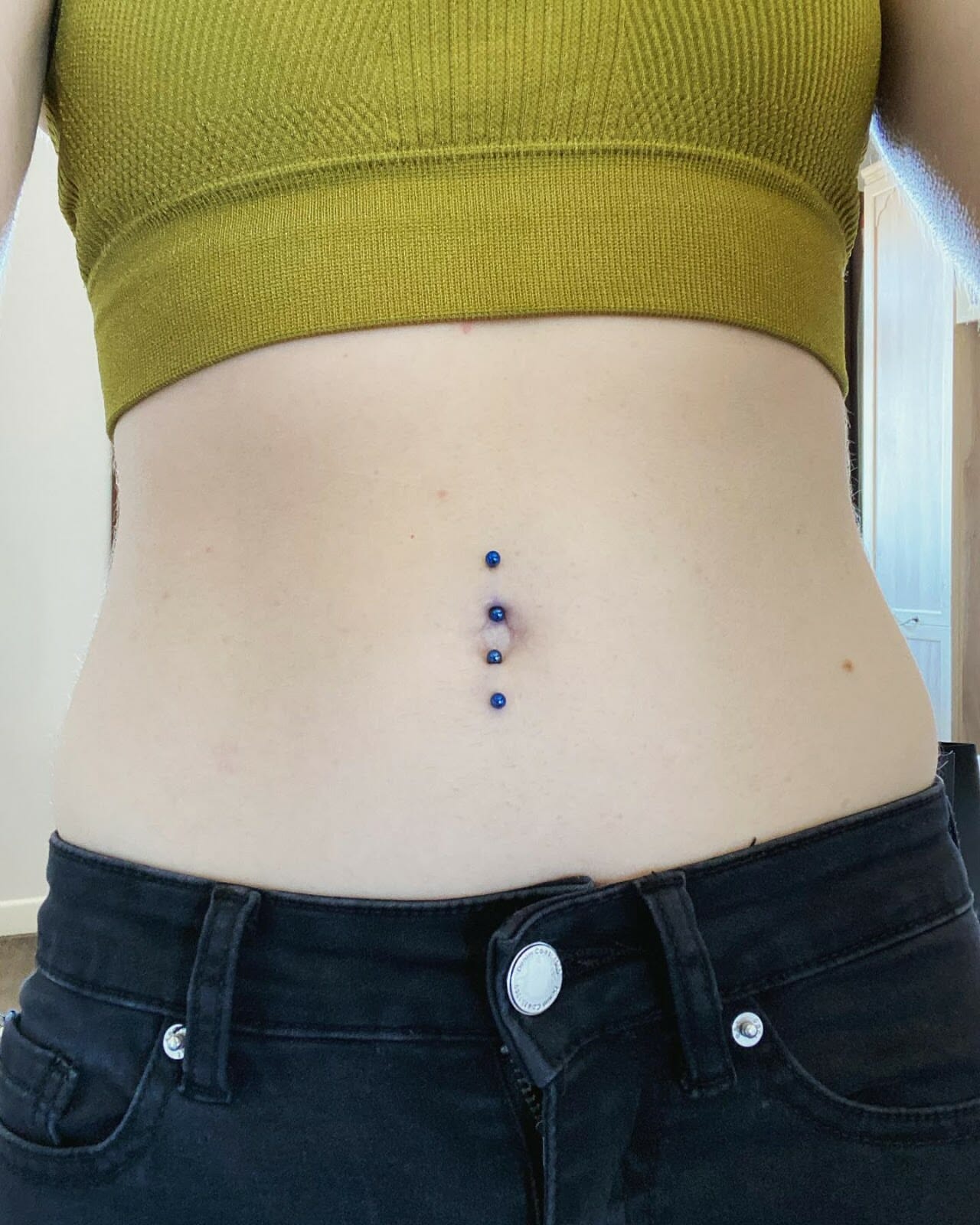 Which Is Better, Top Belly Button Piercing Or Bottom Belly Piercing ...