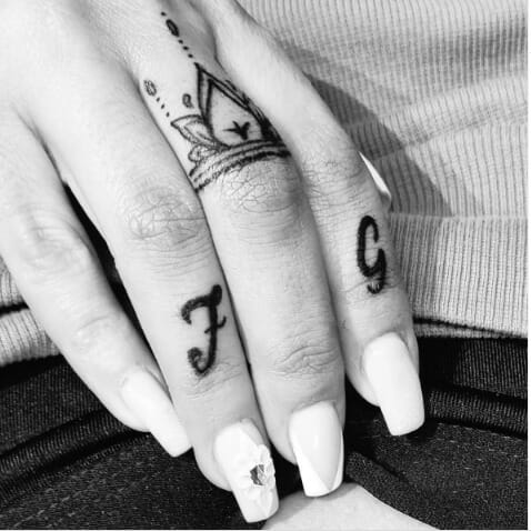 41 Elegant Finger Tattoos Women with its Meaning - Psycho Tats