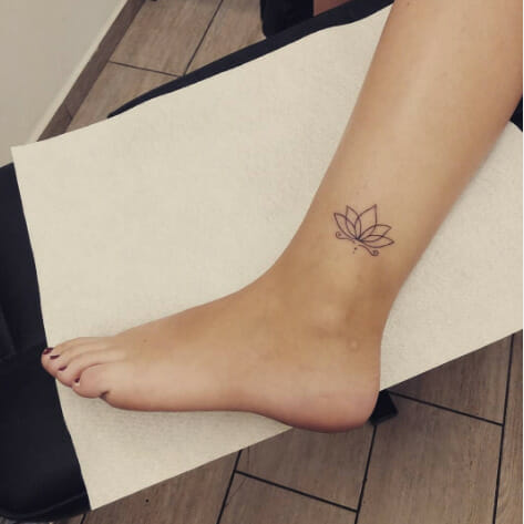 70 Marvelous Small Ankle Tattoo Ideas for Girls - Psycho Tats