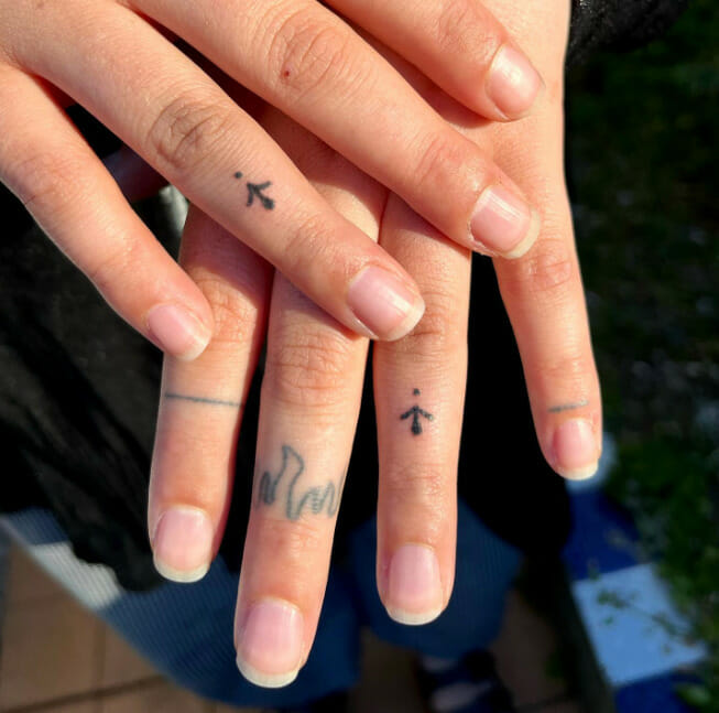 41 Charismatic Finger Tattoo Designs for Men - Psycho Tats