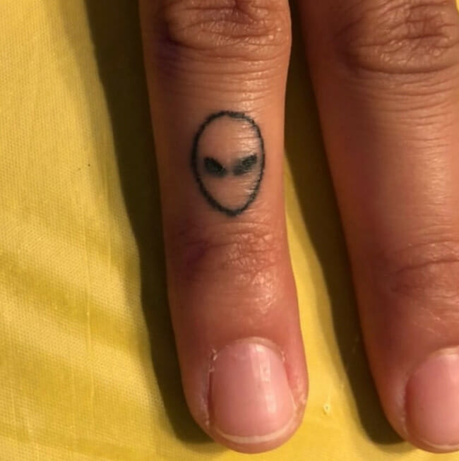 41 Charismatic Finger Tattoo Designs for Men - Psycho Tats