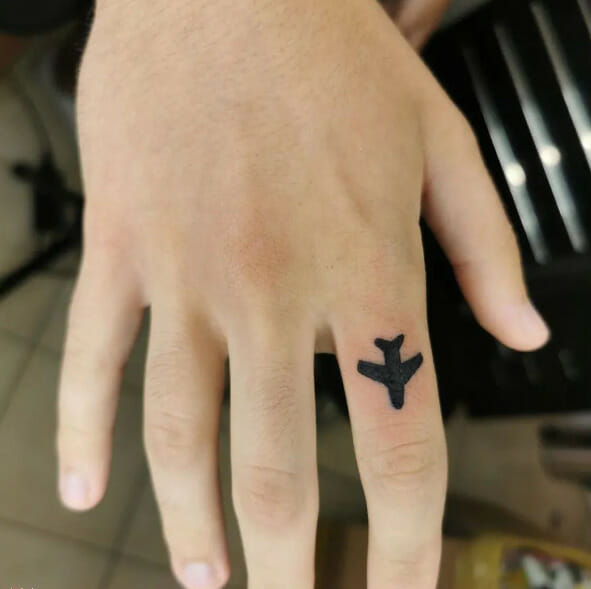 41 Charismatic Finger Tattoo Designs for Men - Psycho Tats