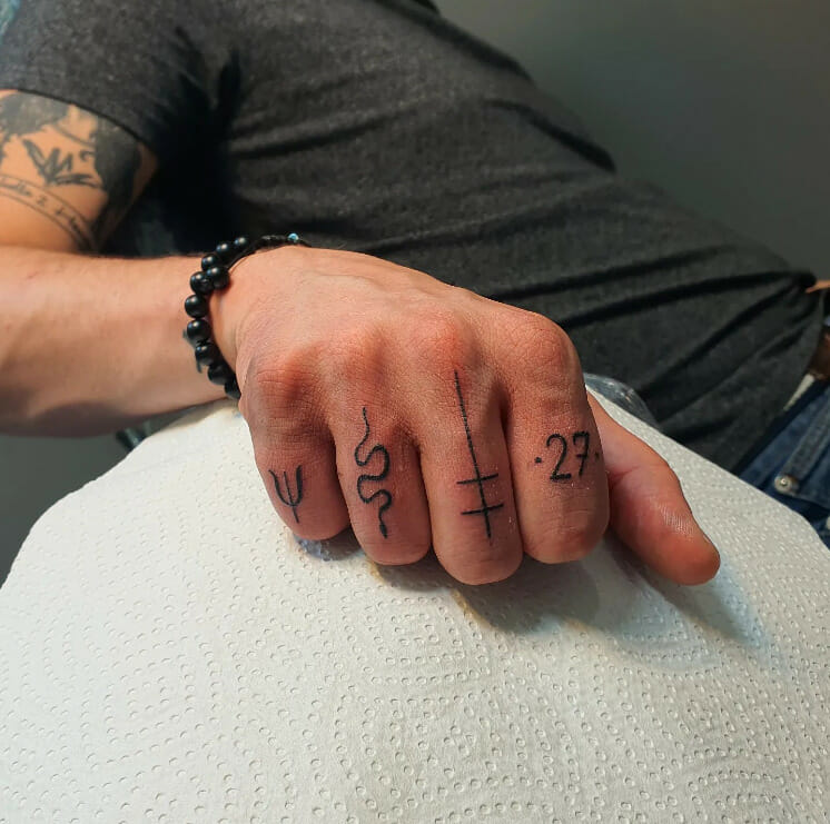 41 Charismatic Finger Tattoo Designs for Men - Psycho Tats