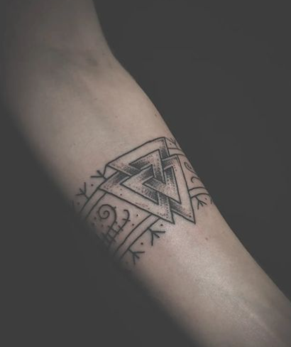 15 Amazing Valknut Old Norse Tattoo Designs That Will Blow Your Mind ...