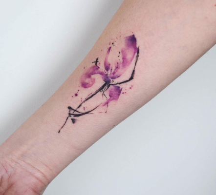 Beauty in Fluidity: Exploring the Meaning Behind Watercolor Flower ...
