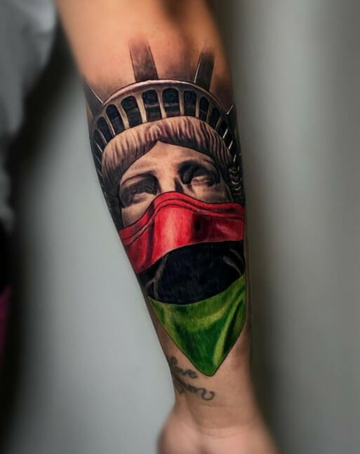 31 Statue of Liberty Tattoo Designs – A Tribute to the Iconic Lady of ...