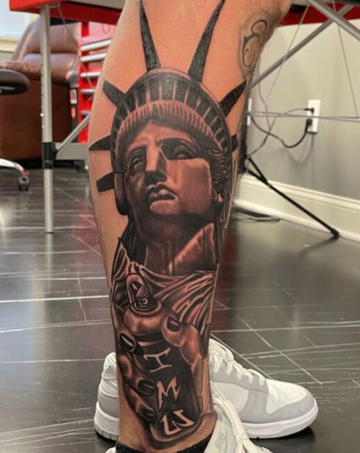 31 Statue of Liberty Tattoo Designs – A Tribute to the Iconic Lady of ...
