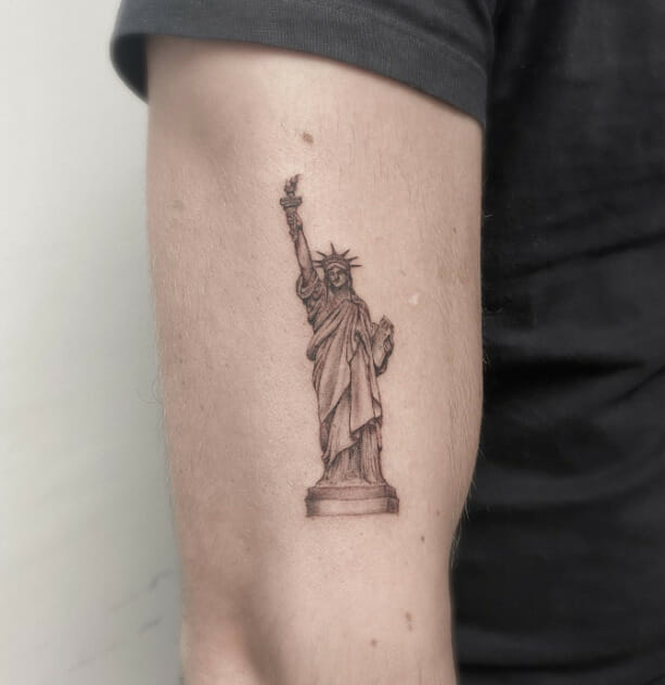 31 Statue of Liberty Tattoo Designs – A Tribute to the Iconic Lady of ...