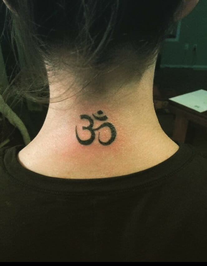 81 Neck Tattoos for Women- Elevate Your Style with Intricate Neck Ink ...
