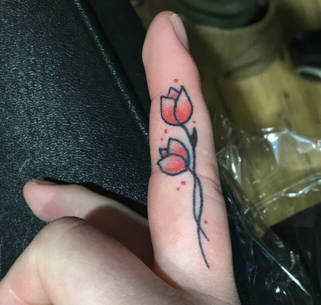 51 Tiny Finger Tattoo Ideas for Subtle Style Statements - Psycho Tats