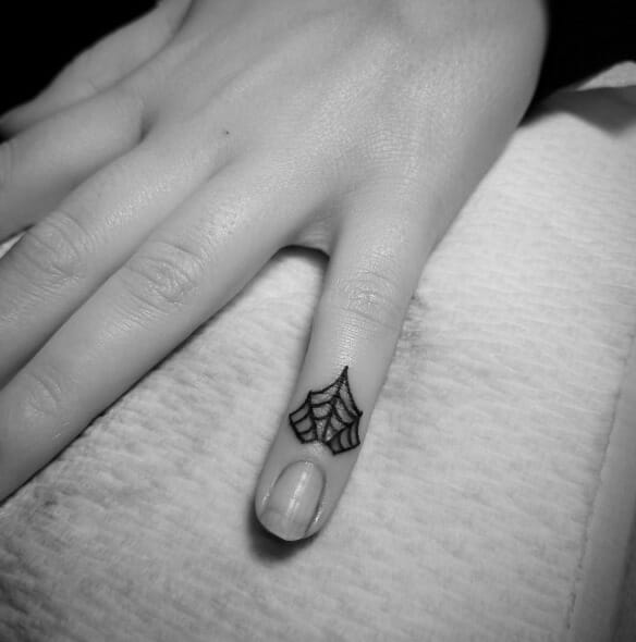 51 Tiny Finger Tattoo Ideas for Subtle Style Statements - Psycho Tats
