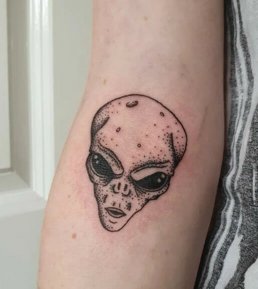 15 Alien Head Tattoo Designs That Are Out of This World - Psycho Tats